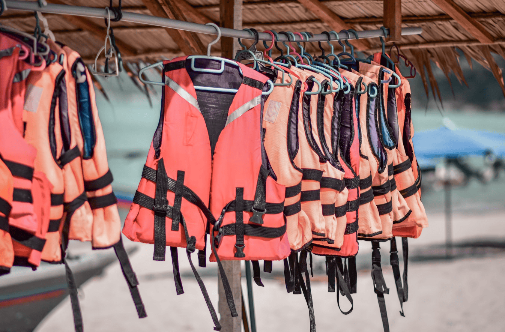 Choose the Right Life Jacket for Safety & Comfort - JIEKANG